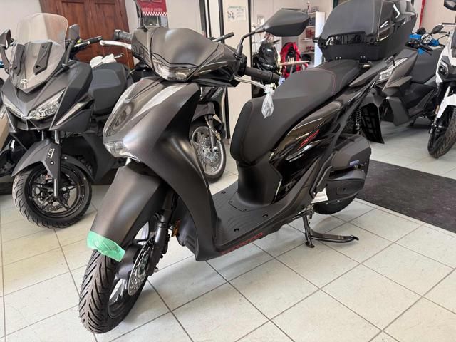 Honda SH MY 25 Matte Coal Black Metallic Sport 8 Nuove - Annunci inSella